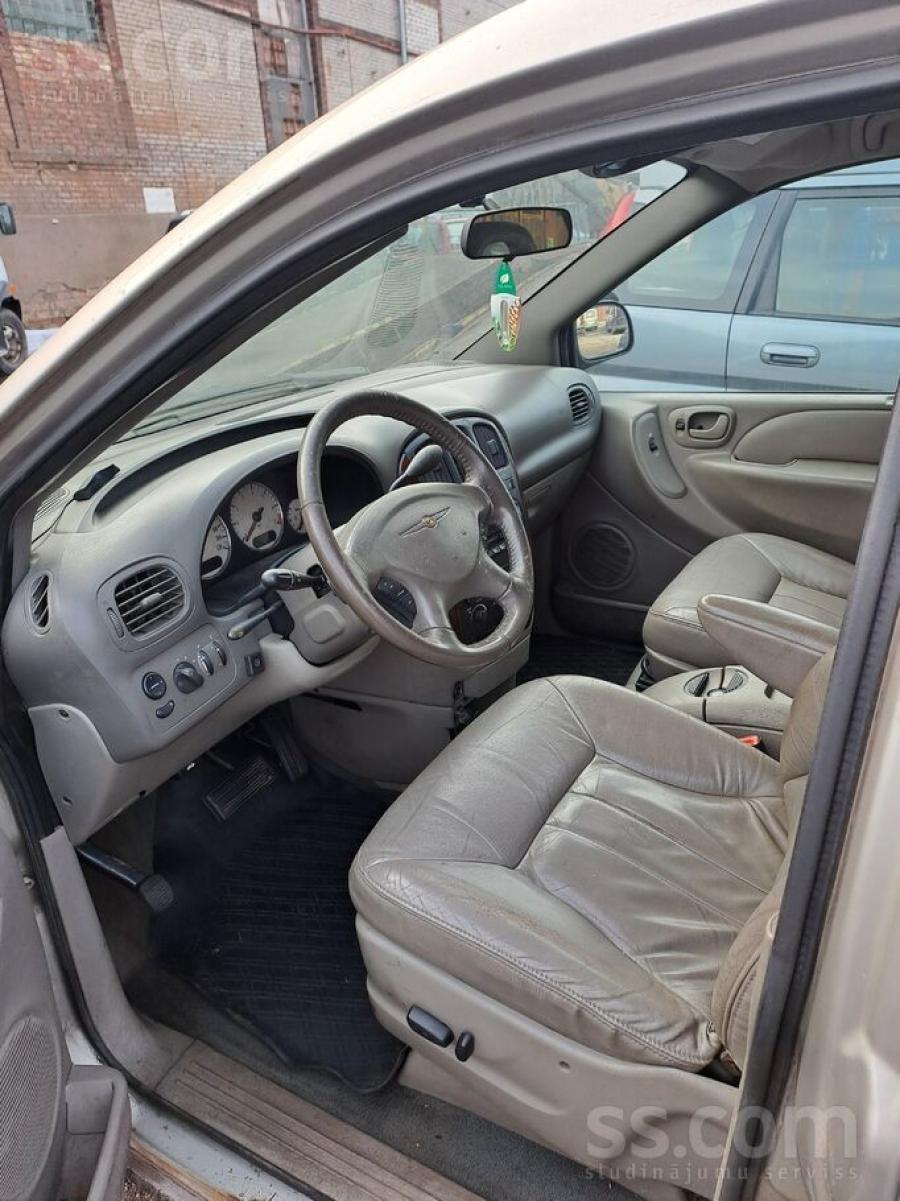 Pelēks Chrysler Grand Voyager 2004 Liepāja, ar dzinēja tilpumu 3.30 L un nobraukumu 402 tūkst. km par 830 €, foto 9 vietnē AUTOMOTO.COM.LV
