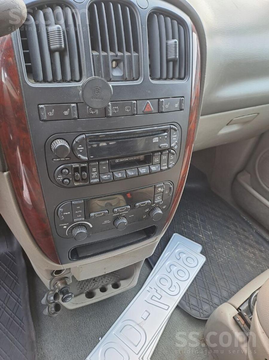 Pelēks Chrysler Grand Voyager 2004 Liepāja, ar dzinēja tilpumu 3.30 L un nobraukumu 402 tūkst. km par 830 €, foto 10 vietnē AUTOMOTO.COM.LV