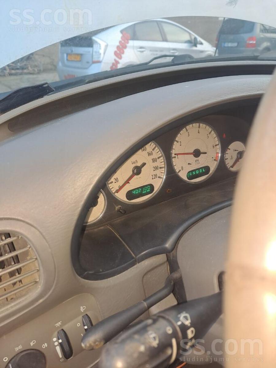 Pelēks Chrysler Grand Voyager 2004 Liepāja, ar dzinēja tilpumu 3.30 L un nobraukumu 402 tūkst. km par 830 €, foto 11 vietnē AUTOMOTO.COM.LV