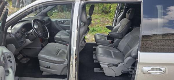 Grey Chrysler Grand Voyager 2004 in Riga, with an engine capacity of 2.80 L and mileage of 210 thousand km for 1600 €, photo 8 on AUTOMOTO.COM.LV