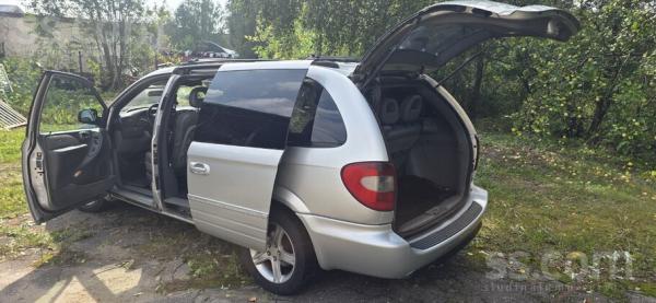 Grey Chrysler Grand Voyager 2004 in Riga, with an engine capacity of 2.80 L and mileage of 210 thousand km for 1600 €, photo 10 on AUTOMOTO.COM.LV