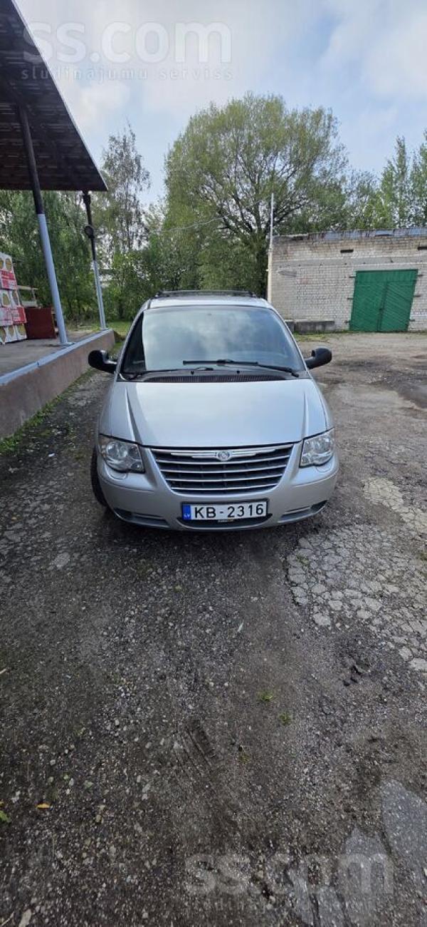 Grey Chrysler Grand Voyager 2004 in Riga, with an engine capacity of 2.80 L and mileage of 210 thousand km for 1600 €, photo 11 on AUTOMOTO.COM.LV