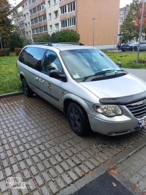 Pelēks Chrysler Grand Voyager 2004 Klaipėda, ar dzinēja tilpumu 2.50 L un nobraukumu 361 tūkst. km par 600 €, foto  vietnē AUTOMOTO.COM.LV