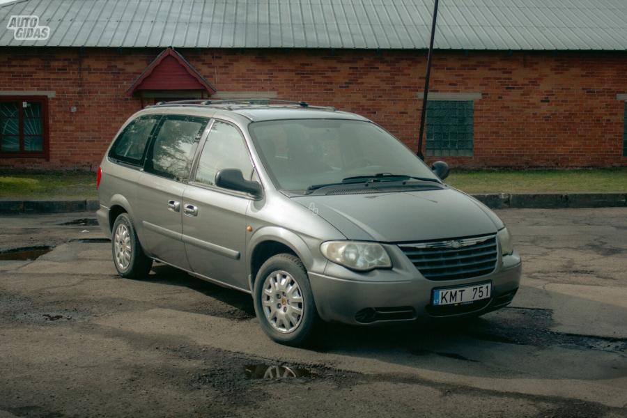Pelēks Chrysler Grand Voyager 2005 Viļņa, ar dzinēja tilpumu 2.80 L un nobraukumu 348 tūkst. km par 1150 €, foto 1 vietnē AUTOMOTO.COM.LV