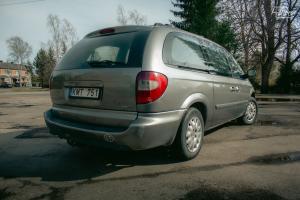 Pelēks Chrysler Grand Voyager 2005 Viļņa, ar dzinēja tilpumu 2.80 L un nobraukumu 348 tūkst. km par 1150 €, foto 6 vietnē AUTOMOTO.COM.LV