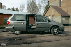 Pelēks Chrysler Grand Voyager 2005 Viļņa, ar dzinēja tilpumu 2.80 L un nobraukumu 348 tūkst. km par 1150 €, foto 11 vietnē AUTOMOTO.COM.LV