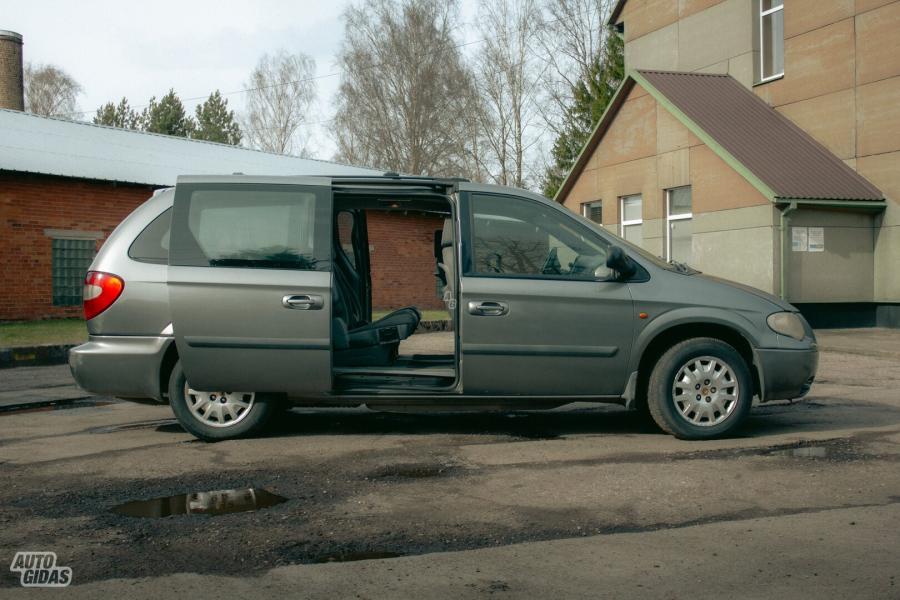 Pelēks Chrysler Grand Voyager 2005 Viļņa, ar dzinēja tilpumu 2.80 L un nobraukumu 348 tūkst. km par 1150 €, foto 11 vietnē AUTOMOTO.COM.LV