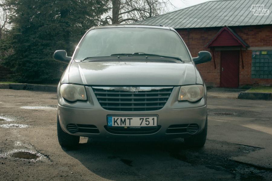 Pelēks Chrysler Grand Voyager 2005 Viļņa, ar dzinēja tilpumu 2.80 L un nobraukumu 348 tūkst. km par 1150 €, foto 26 vietnē AUTOMOTO.COM.LV