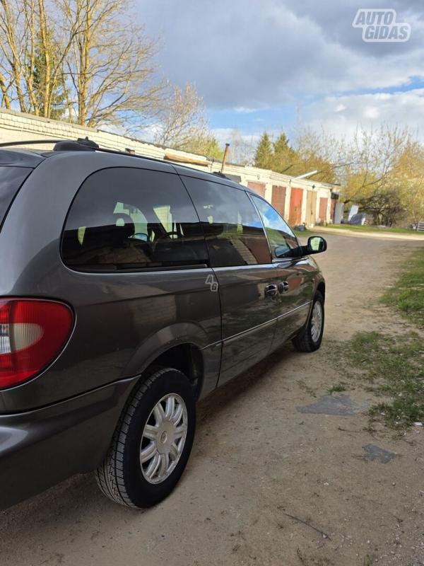 Grey Chrysler Grand Voyager 2005 in Vilnius, with an engine capacity of 2.80 L and mileage of 404 thousand km for 750 €, photo 3 on AUTOMOTO.COM.LV
