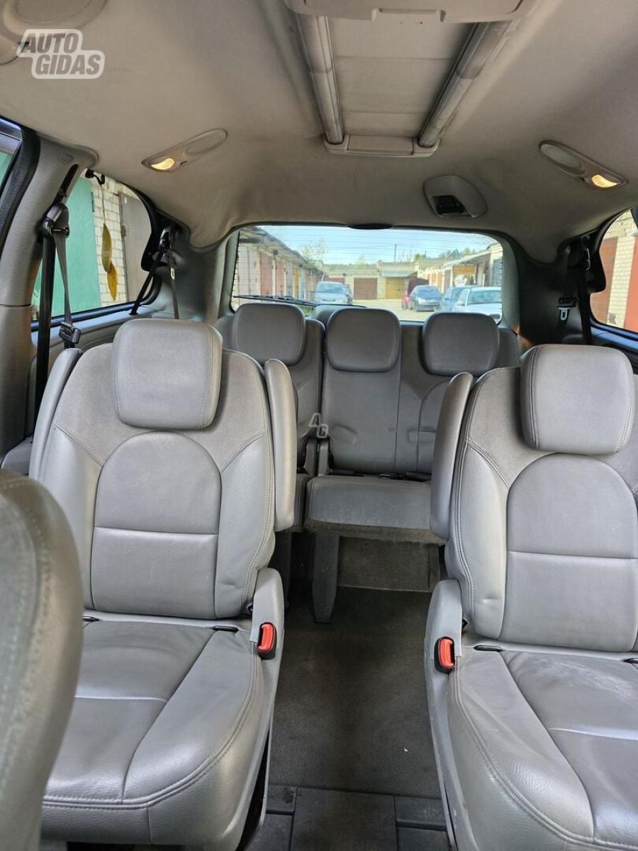 Pelēks Chrysler Grand Voyager 2005 Viļņa, ar dzinēja tilpumu 2.80 L un nobraukumu 404 tūkst. km par 750 €, foto 7 vietnē AUTOMOTO.COM.LV