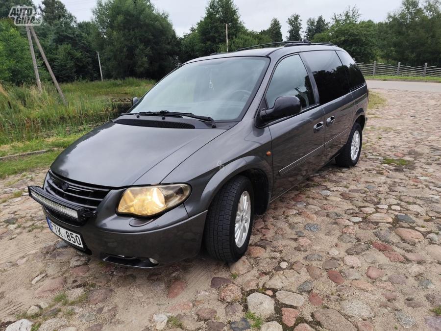 Grey Chrysler Grand Voyager 2005 in Telschi, with an engine capacity of 2.50 L and mileage of 307 thousand km for 1000 €, photo 1 on AUTOMOTO.COM.LV