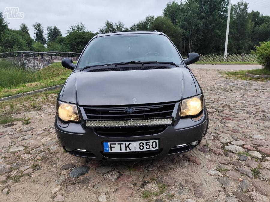 Grey Chrysler Grand Voyager 2005 in Telschi, with an engine capacity of 2.50 L and mileage of 307 thousand km for 1000 €, photo 3 on AUTOMOTO.COM.LV