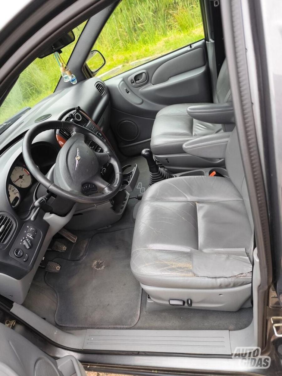 Grey Chrysler Grand Voyager 2005 in Telschi, with an engine capacity of 2.50 L and mileage of 307 thousand km for 1000 €, photo 15 on AUTOMOTO.COM.LV