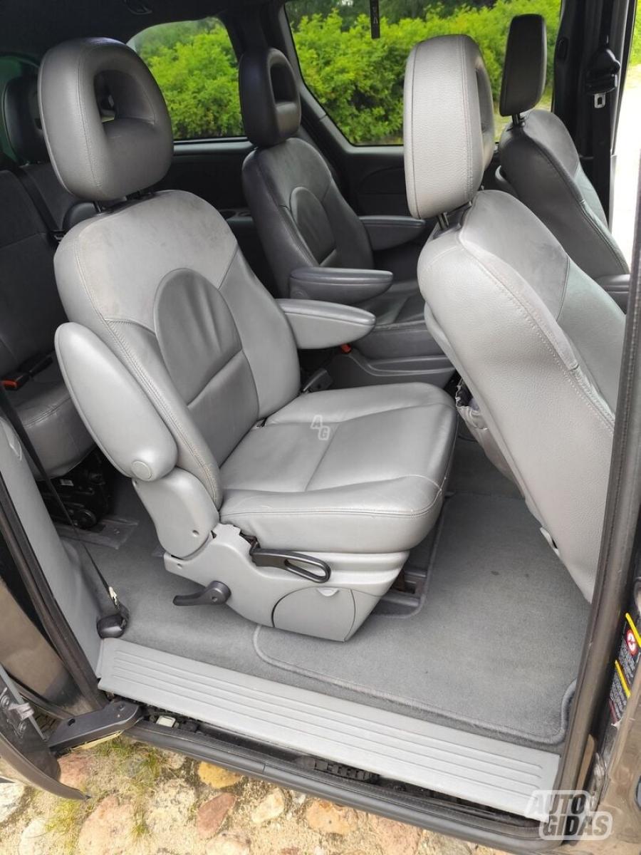 Grey Chrysler Grand Voyager 2005 in Telschi, with an engine capacity of 2.50 L and mileage of 307 thousand km for 1000 €, photo 16 on AUTOMOTO.COM.LV