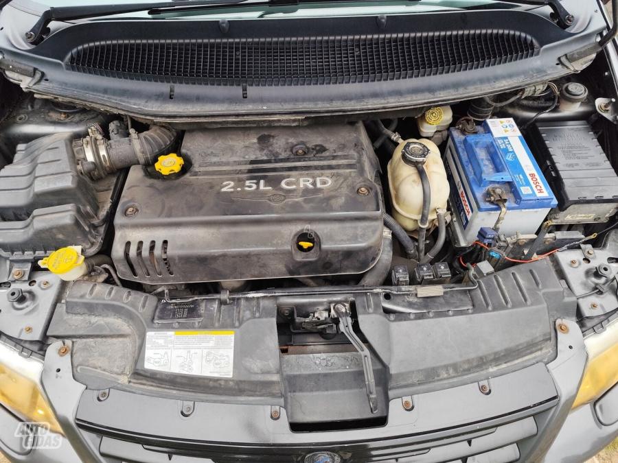 Grey Chrysler Grand Voyager 2005 in Telschi, with an engine capacity of 2.50 L and mileage of 307 thousand km for 1000 €, photo 19 on AUTOMOTO.COM.LV