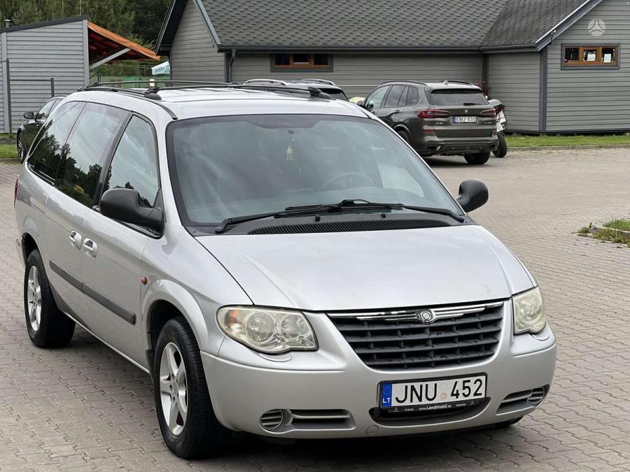 Pelēks Chrysler Grand Voyager 2005 Klaipėda, ar dzinēja tilpumu 3.30 L un nobraukumu 212 tūkst. km par 2999 €, foto 3 vietnē AUTOMOTO.COM.LV