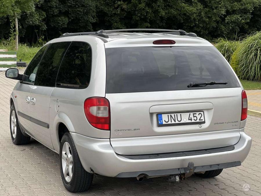 Pelēks Chrysler Grand Voyager 2005 Klaipėda, ar dzinēja tilpumu 3.30 L un nobraukumu 212 tūkst. km par 2999 €, foto 4 vietnē AUTOMOTO.COM.LV