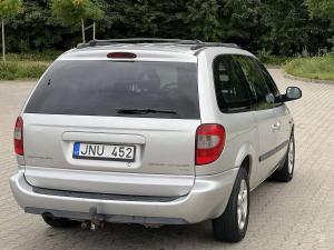 Pelēks Chrysler Grand Voyager 2005 Klaipėda, ar dzinēja tilpumu 3.30 L un nobraukumu 212 tūkst. km par 2999 €, foto 5 vietnē AUTOMOTO.COM.LV