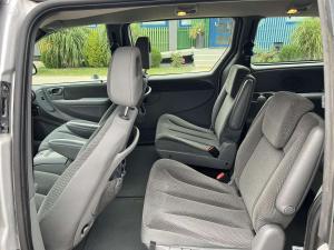 Pelēks Chrysler Grand Voyager 2005 Klaipėda, ar dzinēja tilpumu 3.30 L un nobraukumu 212 tūkst. km par 2999 €, foto 10 vietnē AUTOMOTO.COM.LV