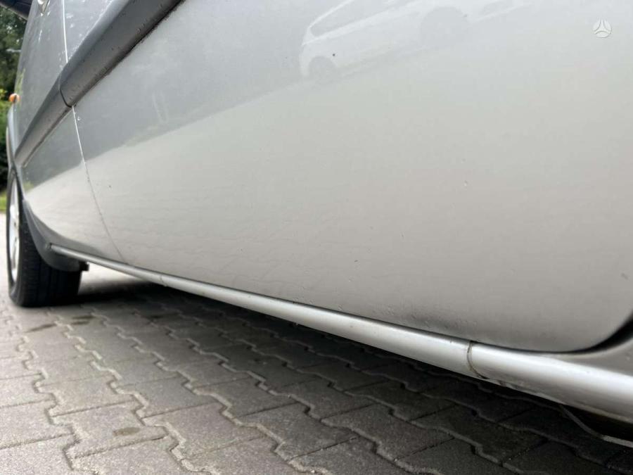 Pelēks Chrysler Grand Voyager 2005 Klaipėda, ar dzinēja tilpumu 3.30 L un nobraukumu 212 tūkst. km par 2999 €, foto 12 vietnē AUTOMOTO.COM.LV