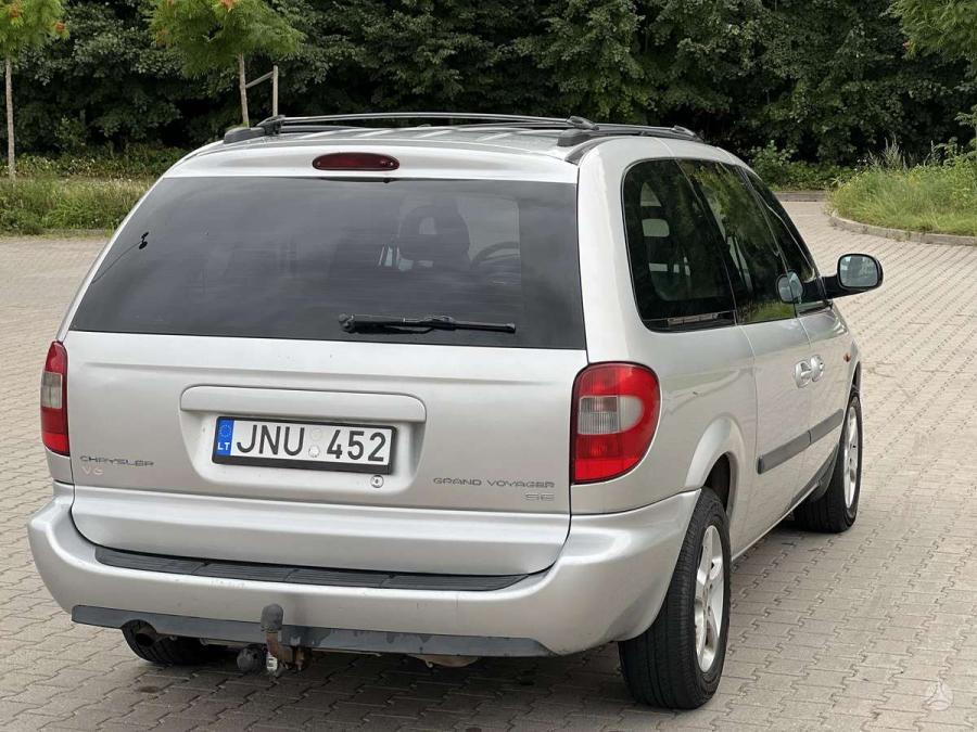 Grey Chrysler Grand Voyager 2005 in Klaipeda, with an engine capacity of 3.30 L and mileage of 212 thousand km for 2999 €, photo 5 on AUTOMOTO.COM.LV