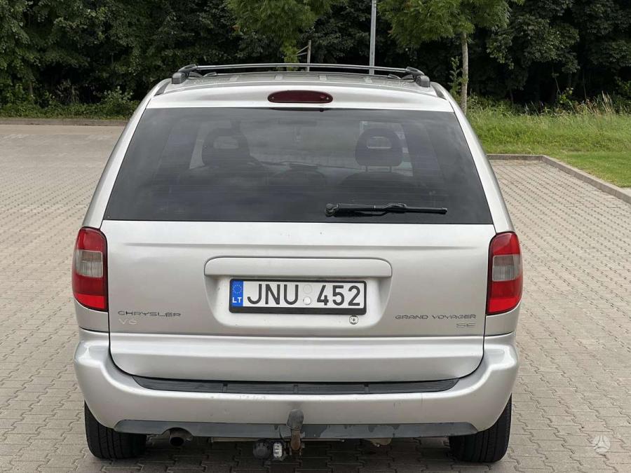 Grey Chrysler Grand Voyager 2005 in Klaipeda, with an engine capacity of 3.30 L and mileage of 212 thousand km for 2999 €, photo 7 on AUTOMOTO.COM.LV