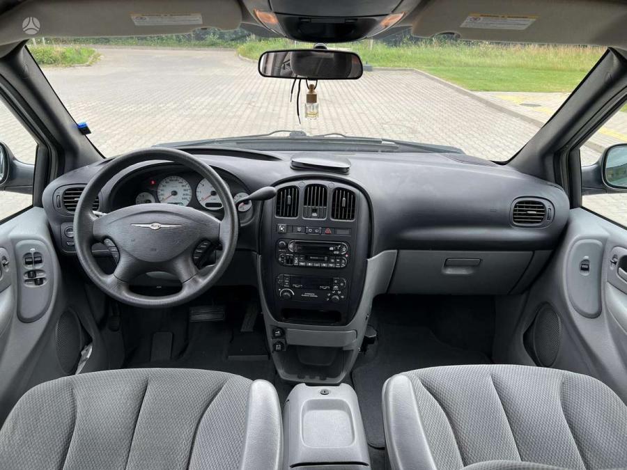 Grey Chrysler Grand Voyager 2005 in Klaipeda, with an engine capacity of 3.30 L and mileage of 212 thousand km for 2999 €, photo 8 on AUTOMOTO.COM.LV