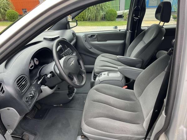 Grey Chrysler Grand Voyager 2005 in Klaipeda, with an engine capacity of 3.30 L and mileage of 212 thousand km for 2999 €, photo 8 on AUTOMOTO.COM.LV