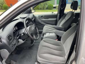 Grey Chrysler Grand Voyager 2005 in Klaipeda, with an engine capacity of 3.30 L and mileage of 212 thousand km for 2999 €, photo 9 on AUTOMOTO.COM.LV