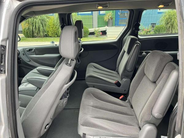 Grey Chrysler Grand Voyager 2005 in Klaipeda, with an engine capacity of 3.30 L and mileage of 212 thousand km for 2999 €, photo 9 on AUTOMOTO.COM.LV