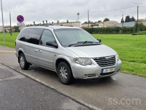 Grey Chrysler Grand Voyager 2005 in Riga, with an engine capacity of 2.80 L and mileage of 480 thousand km for 1190 €, photo 3 on AUTOMOTO.COM.LV