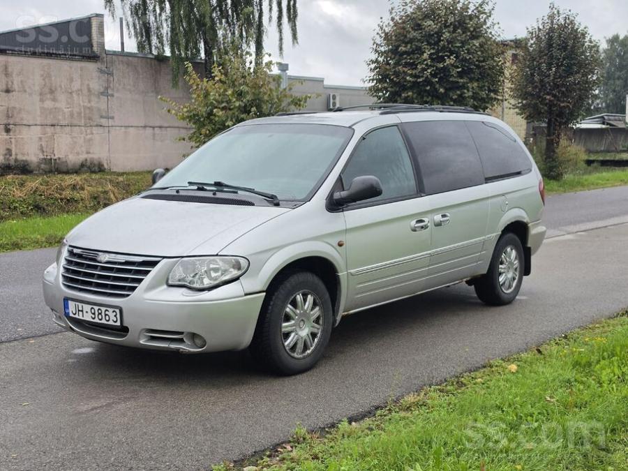 Grey Chrysler Grand Voyager 2005 in Riga, with an engine capacity of 2.80 L and mileage of 480 thousand km for 1190 €, photo 4 on AUTOMOTO.COM.LV