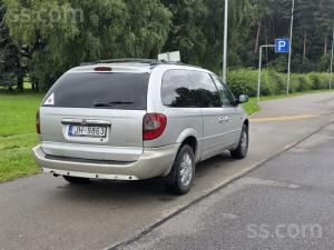 Grey Chrysler Grand Voyager 2005 in Riga, with an engine capacity of 2.80 L and mileage of 480 thousand km for 1190 €, photo 5 on AUTOMOTO.COM.LV