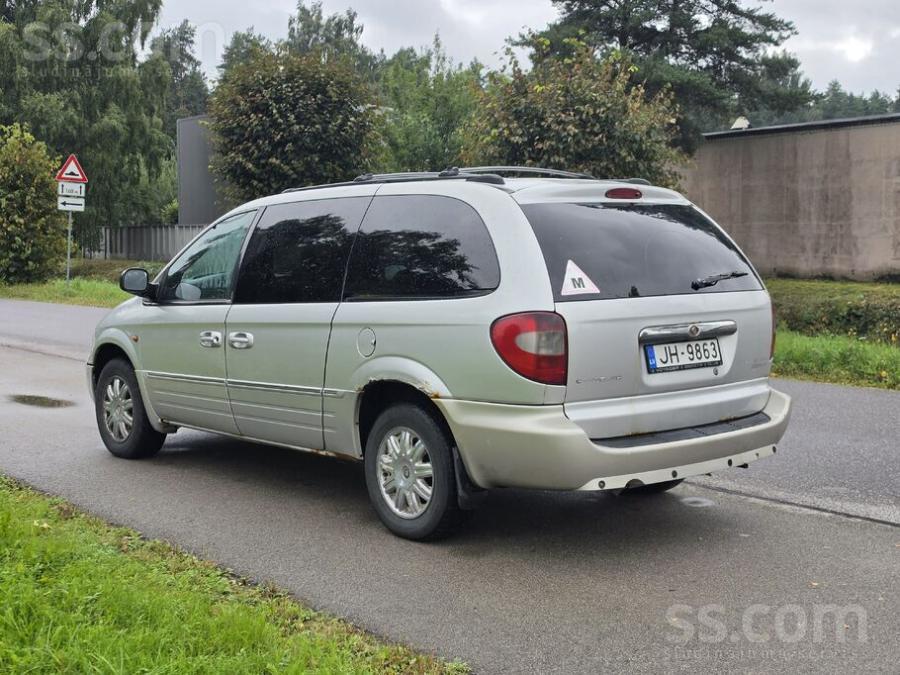 Grey Chrysler Grand Voyager 2005 in Riga, with an engine capacity of 2.80 L and mileage of 480 thousand km for 1190 €, photo 6 on AUTOMOTO.COM.LV