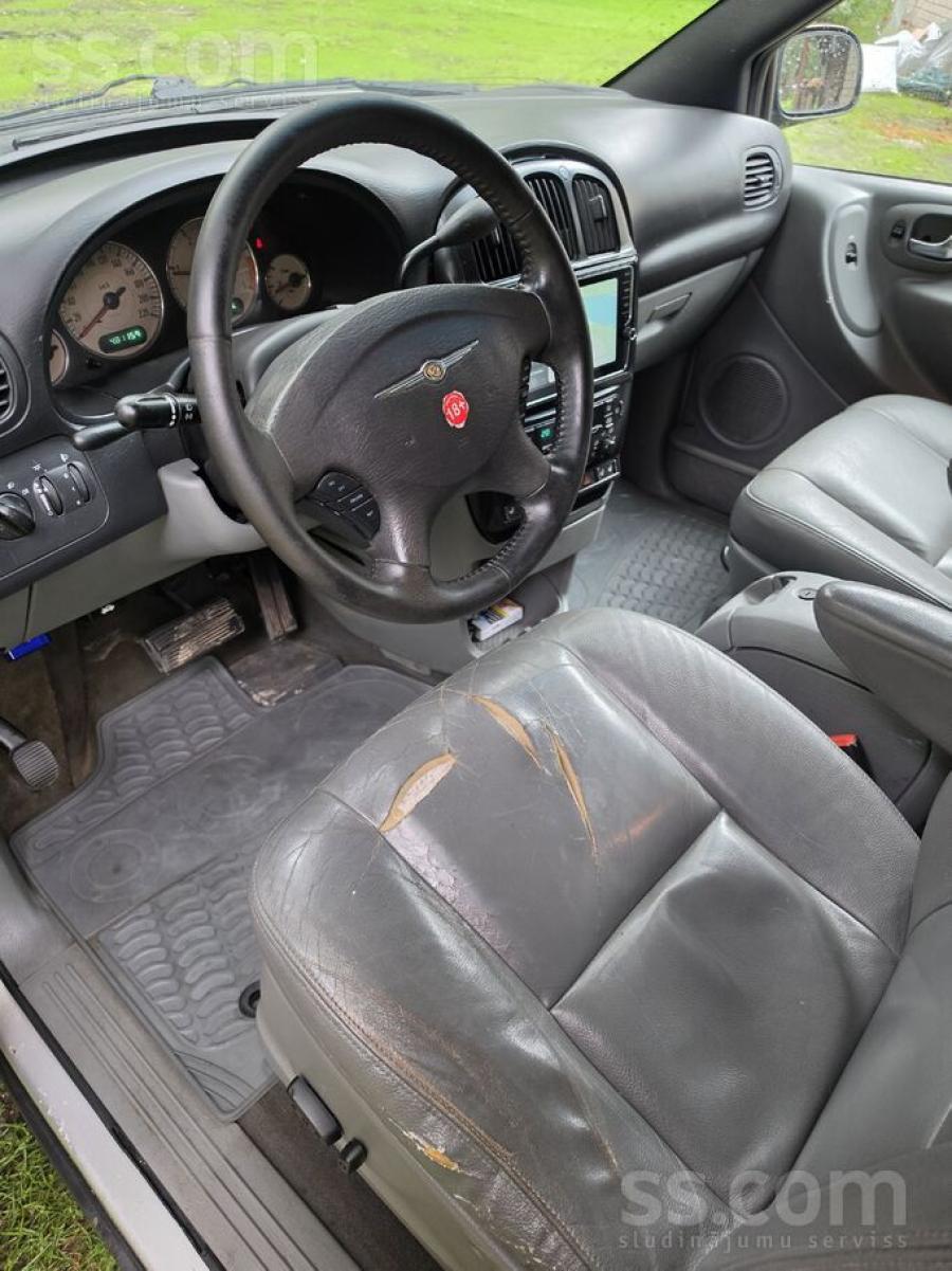 Grey Chrysler Grand Voyager 2005 in Riga, with an engine capacity of 2.80 L and mileage of 480 thousand km for 1190 €, photo 8 on AUTOMOTO.COM.LV