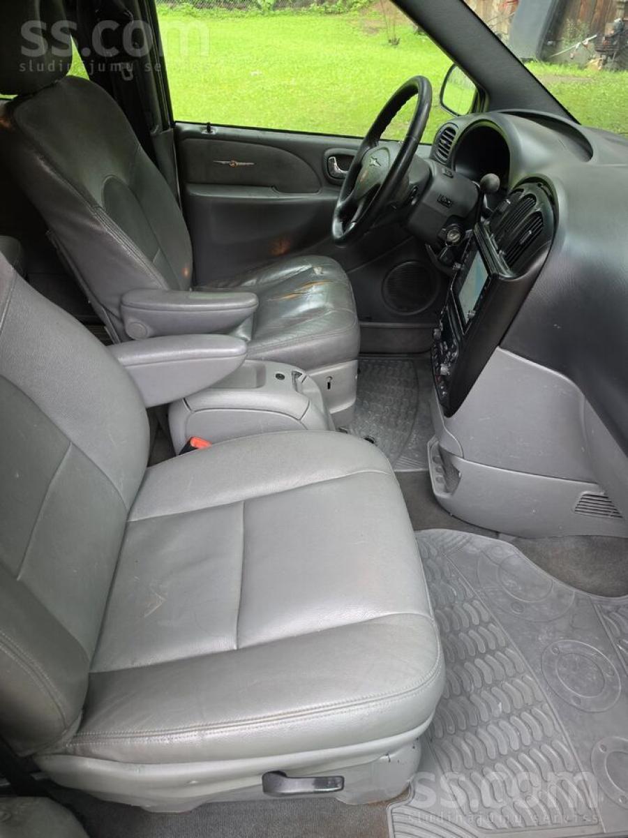 Grey Chrysler Grand Voyager 2005 in Riga, with an engine capacity of 2.80 L and mileage of 480 thousand km for 1190 €, photo 9 on AUTOMOTO.COM.LV