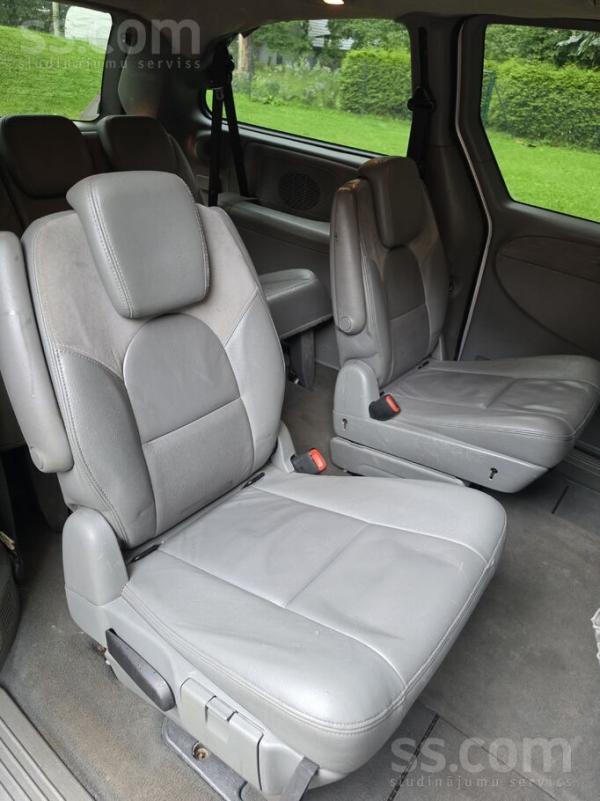 Grey Chrysler Grand Voyager 2005 in Riga, with an engine capacity of 2.80 L and mileage of 480 thousand km for 1190 €, photo 9 on AUTOMOTO.COM.LV