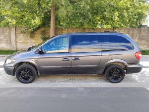Grey Chrysler Grand Voyager 2005 in Vilnius, with an engine capacity of 2.80 L and mileage of 295 thousand km for 2000 €, photo  on AUTOMOTO.COM.LV