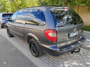 Grey Chrysler Grand Voyager 2005 in Vilnius, with an engine capacity of 2.80 L and mileage of 295 thousand km for 2000 €, photo 4 on AUTOMOTO.COM.LV