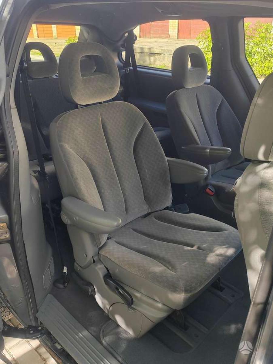 Grey Chrysler Grand Voyager 2005 in Vilnius, with an engine capacity of 2.80 L and mileage of 295 thousand km for 2000 €, photo 8 on AUTOMOTO.COM.LV