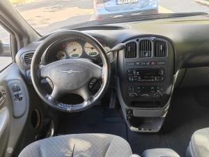Grey Chrysler Grand Voyager 2005 in Vilnius, with an engine capacity of 2.80 L and mileage of 295 thousand km for 2000 €, photo 9 on AUTOMOTO.COM.LV