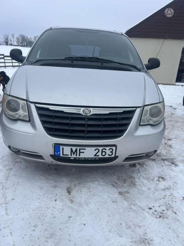 Grey Chrysler Grand Voyager 2006 in Prienai, with an engine capacity of 2.80 L and mileage of 346 thousand km for 1699 €, photo 2 on AUTOMOTO.COM.LV