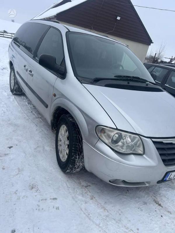 Grey Chrysler Grand Voyager 2006 in Prienai, with an engine capacity of 2.80 L and mileage of 346 thousand km for 1699 €, photo 4 on AUTOMOTO.COM.LV