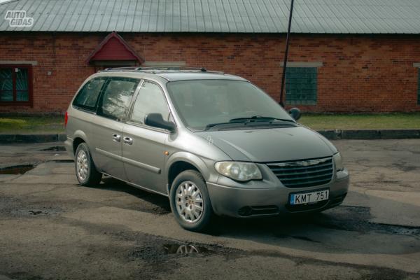 Grey Chrysler Grand Voyager 2006 in Vilnius, with an engine capacity of 2.80 L and mileage of 348 thousand km for 1150 €, photo 1 on AUTOMOTO.COM.LV