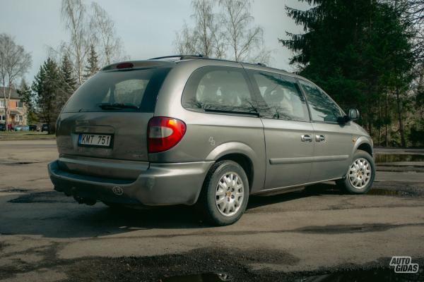 Grey Chrysler Grand Voyager 2006 in Vilnius, with an engine capacity of 2.80 L and mileage of 348 thousand km for 1150 €, photo 4 on AUTOMOTO.COM.LV