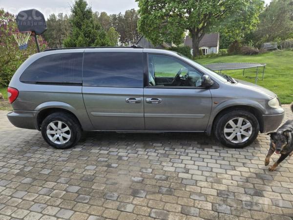 Grey Chrysler Grand Voyager 2006 in Talsi, with an engine capacity of 2.80 L and mileage of 282 thousand km for 1100 €, photo 5 on AUTOMOTO.COM.LV