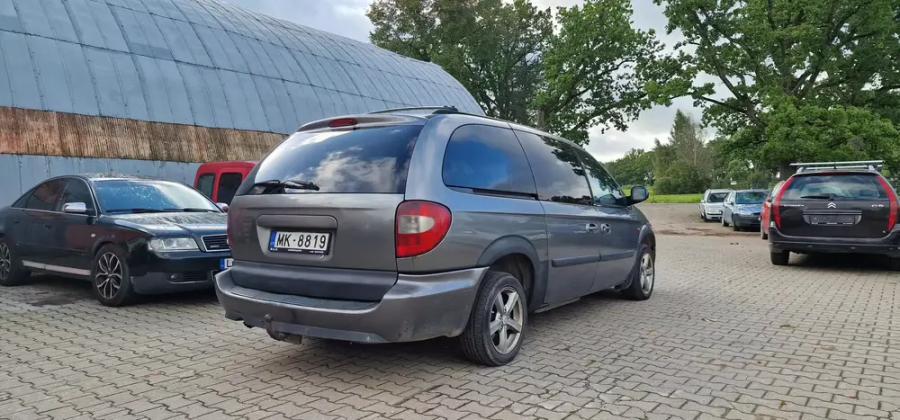 Серый Крайслер Гранд Вояджер 2006 в Валмиера, объемом двигателя 2.80 л и пробегом 402 тыс. км за 1400 €, фото 4 на AUTOMOTO.COM.LV