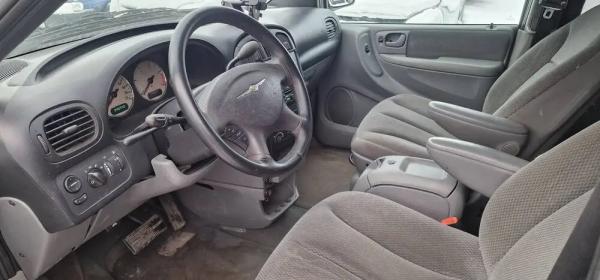 Grey Chrysler Grand Voyager 2006 in Valmiera, with an engine capacity of 2.80 L and mileage of 346 thousand km for 1300 €, photo 9 on AUTOMOTO.COM.LV