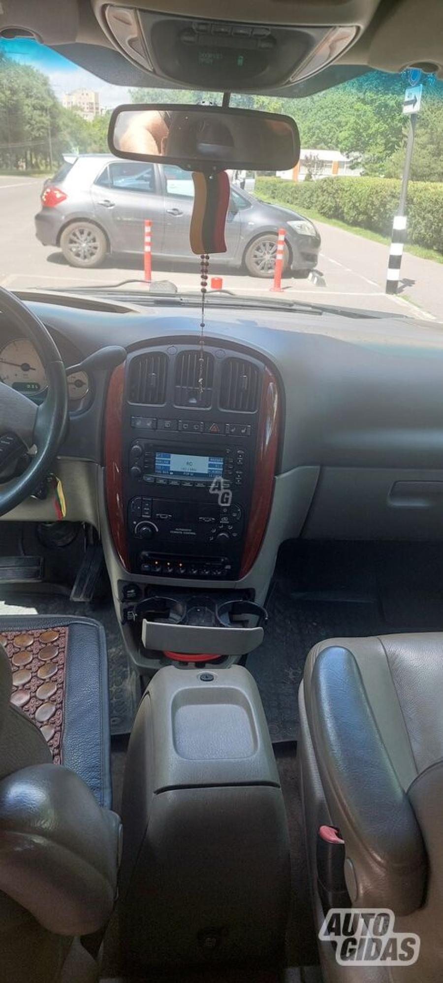 Pelēks Chrysler Grand Voyager 2006 Kauņa, ar dzinēja tilpumu 2.80 L un nobraukumu 306 tūkst. km par 1650 €, foto 6 vietnē AUTOMOTO.COM.LV