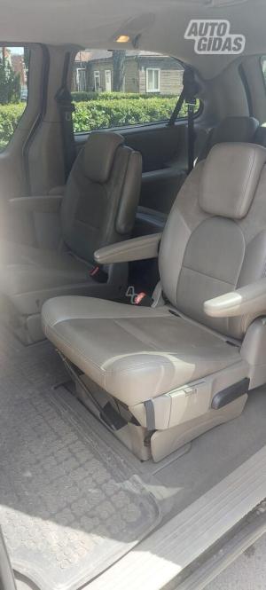 Pelēks Chrysler Grand Voyager 2006 Kauņa, ar dzinēja tilpumu 2.80 L un nobraukumu 306 tūkst. km par 1650 €, foto 8 vietnē AUTOMOTO.COM.LV
